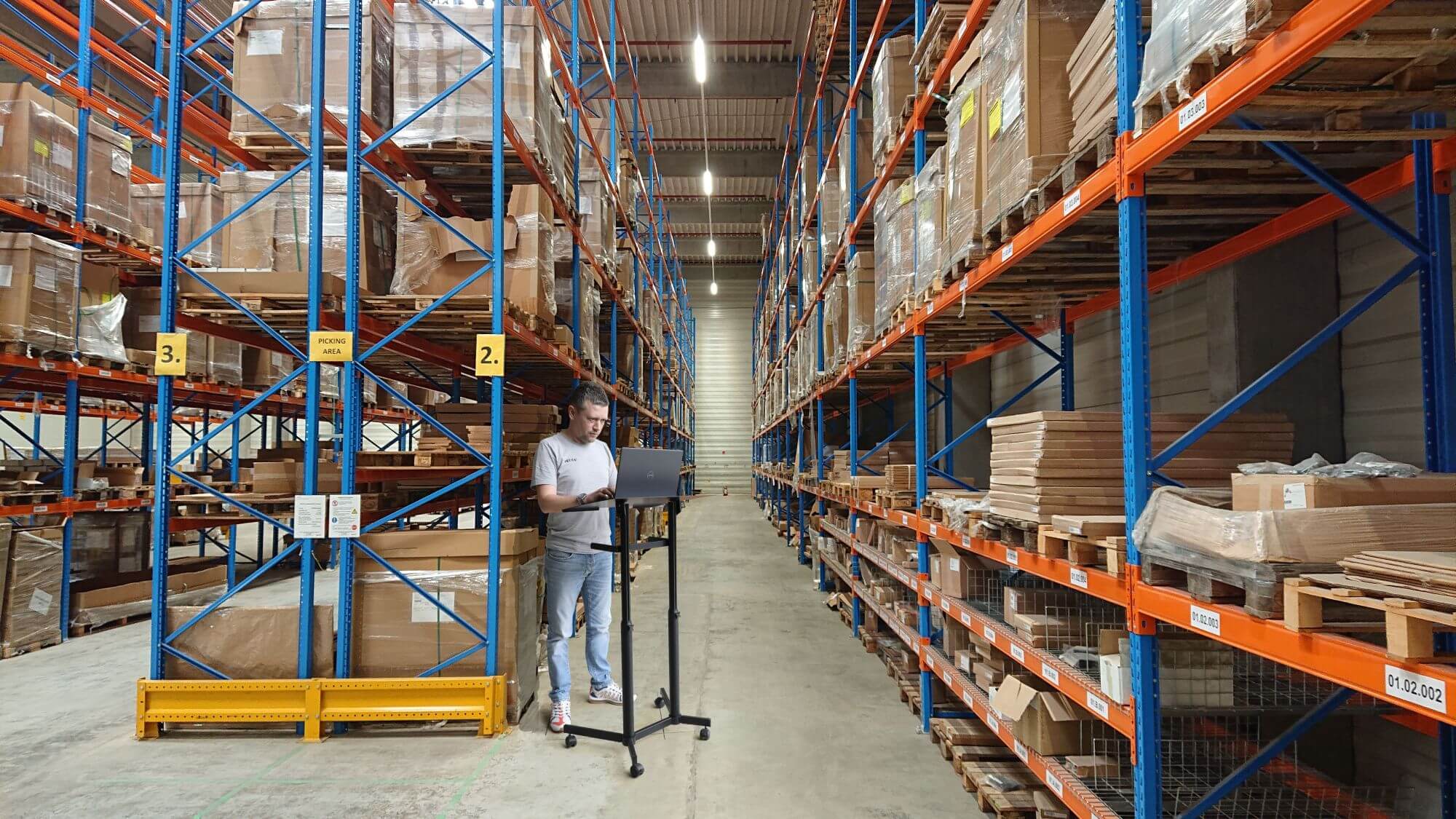 MOBILE WORKSTATION - MT Displays